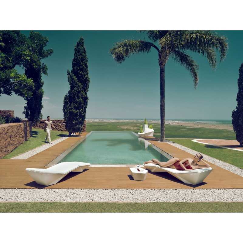 Faz Coffee Table Outdoor Table with Matt Finish and Champagne Bucket